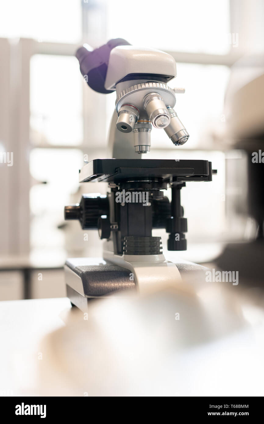 Modern microscope hi-res stock photography and images - Alamy