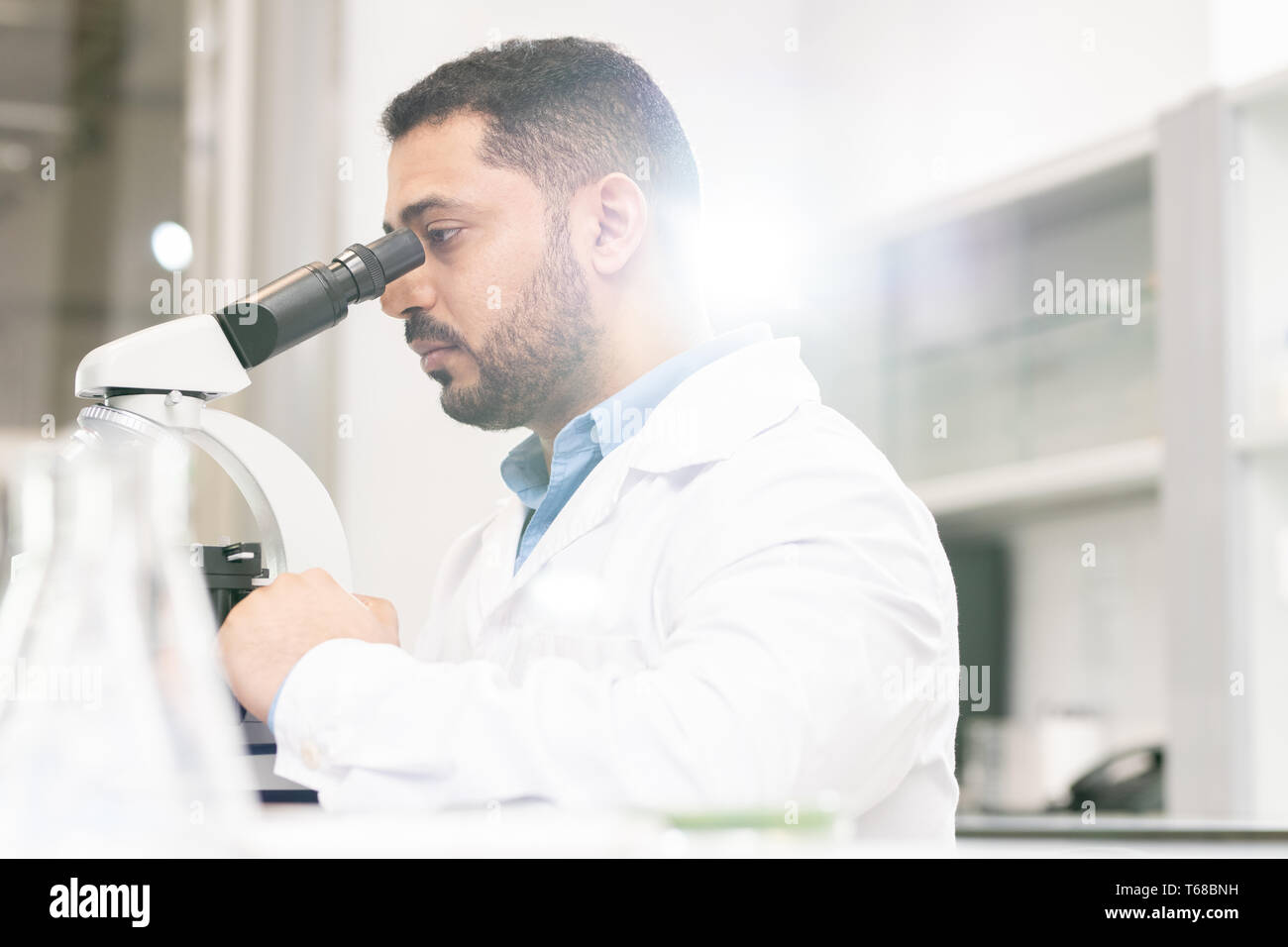 Middle-eastern genetic engineer at work Stock Photo - Alamy