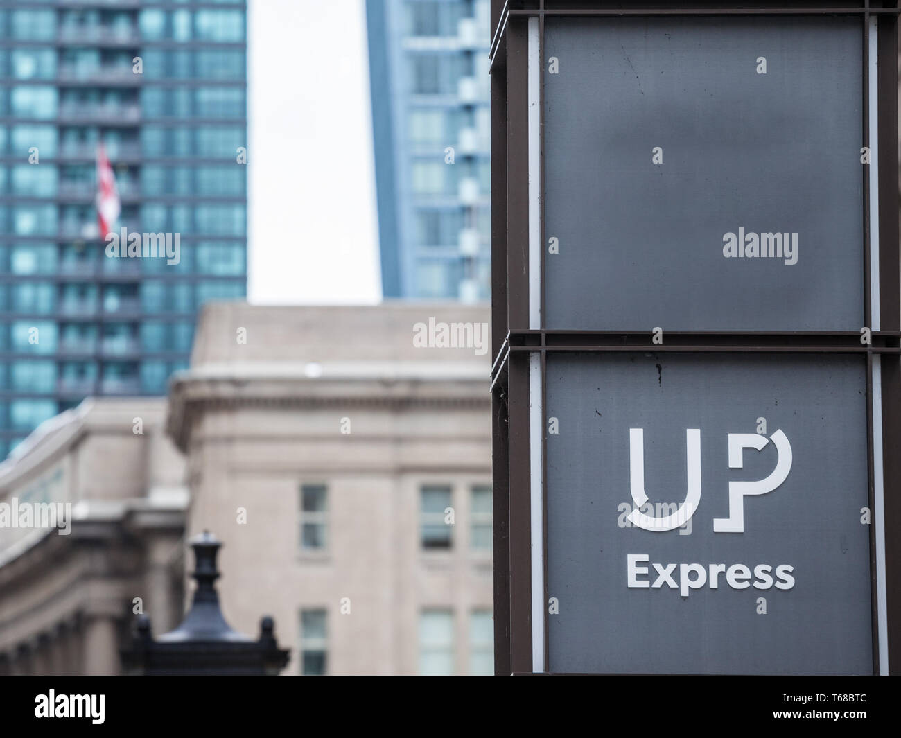 Toronto airport train union station hi-res stock photography and images ...