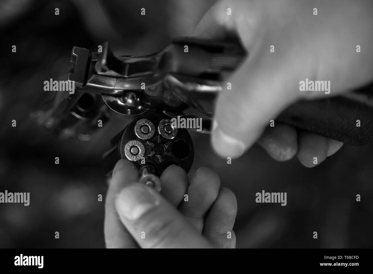 Gang member loads revolver in Bogota, Colombia Stock Photo - Alamy