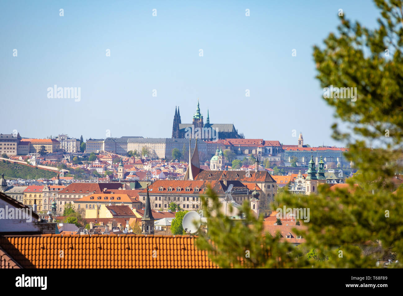 Red roof castle hi-res stock photography and images - Alamy