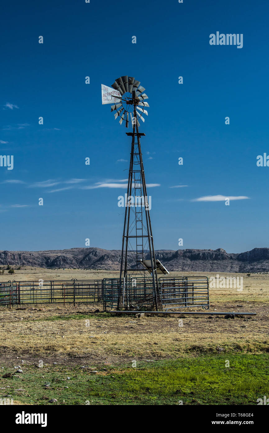 Windmill roadside hi-res stock photography and images - Alamy