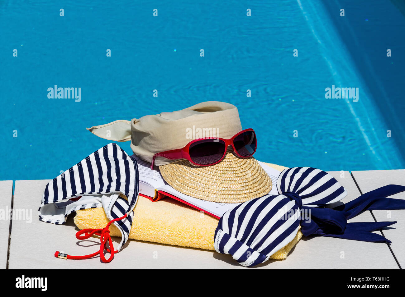 Vacation Symbol Photo of a Sun Hat at the Pool Stock Photo - Alamy