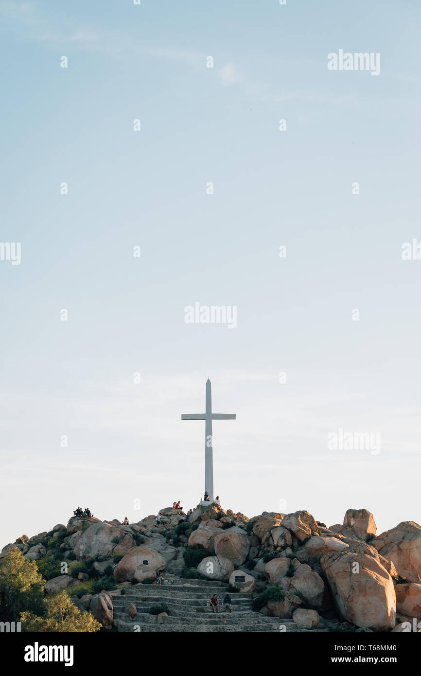 Cross on Mount Rubidoux in Riverside, California Stock Photo - Alamy