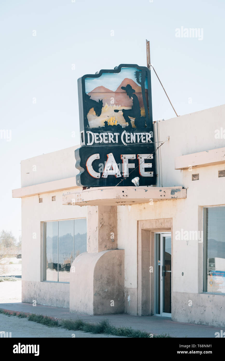 Abandoned gas station in desert hi-res stock photography and images - Alamy