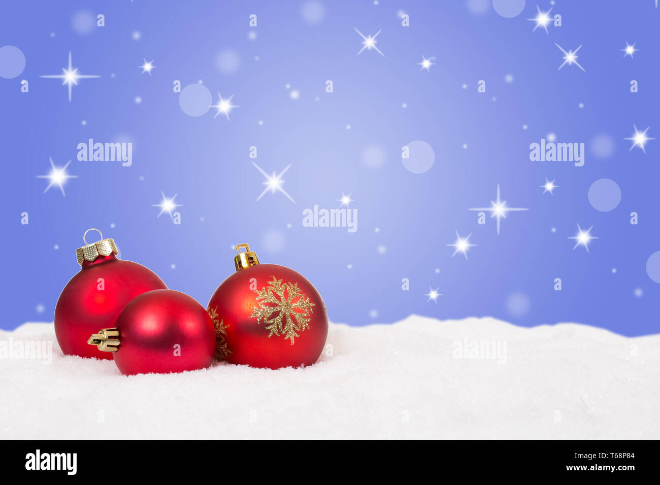 Rote weihnachtskugeln hi-res stock photography and images - Alamy