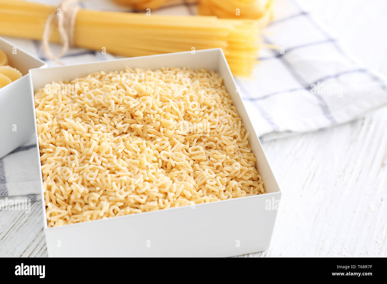 Uncooked spaghetti box hi-res stock photography and images - Alamy