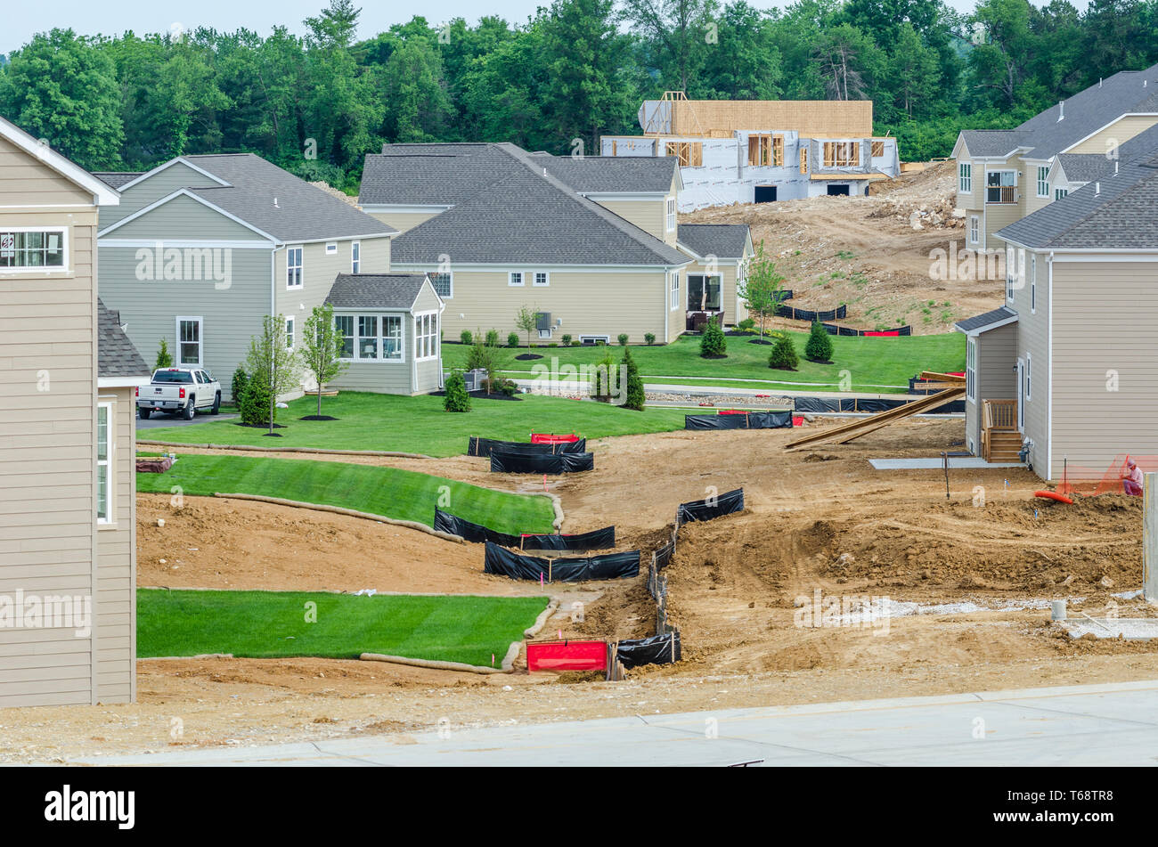 Suburban tract housing development hi-res stock photography and images ...