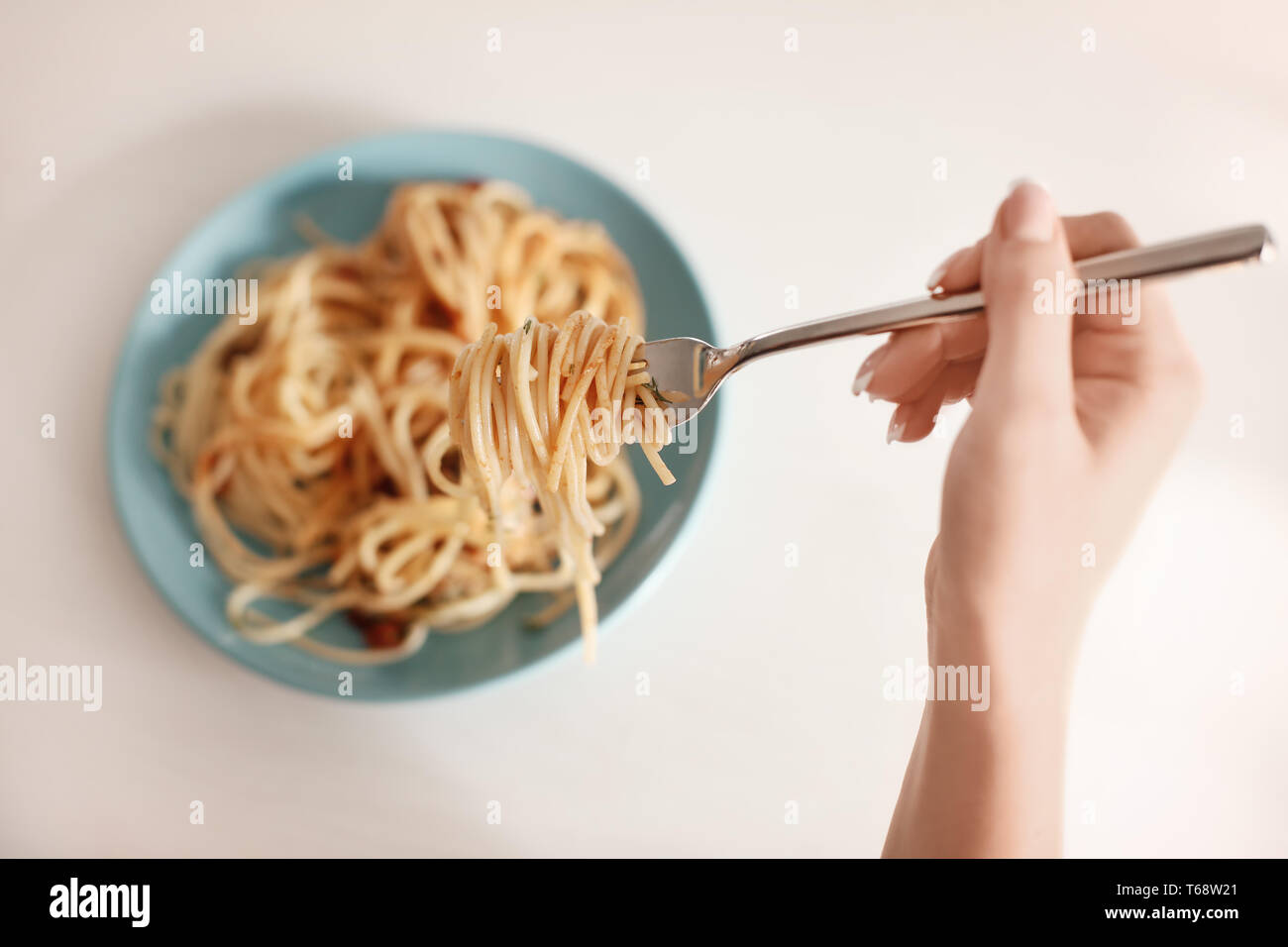 Spaghetti bolognese female adult eating hi-res stock photography and ...