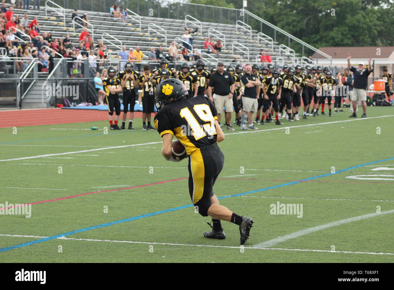 American football field markings hi-res stock photography and images ...