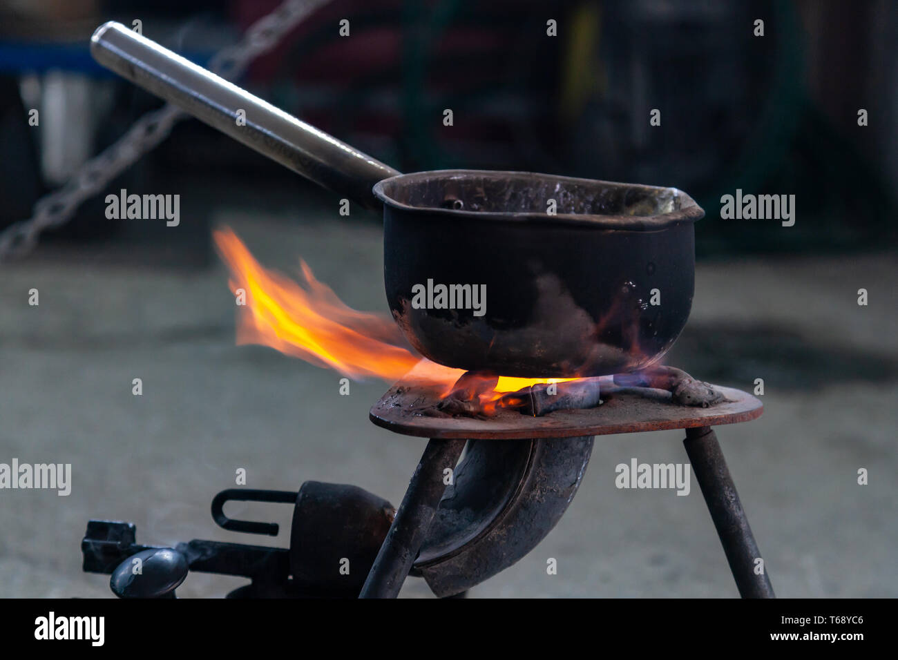 Smelting pot hi-res stock photography and images - Alamy