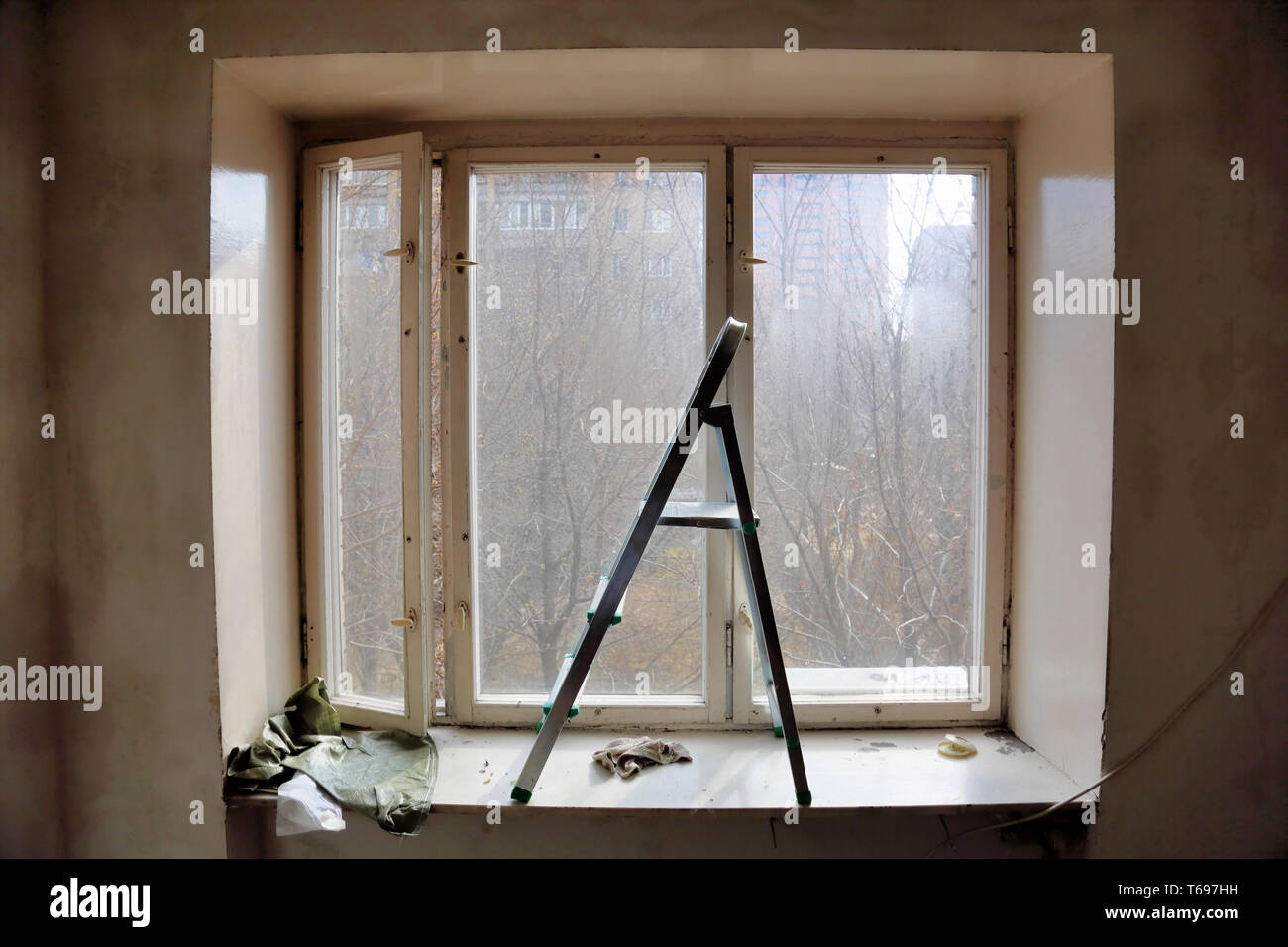 Ladder frames hi-res stock photography and images - Alamy