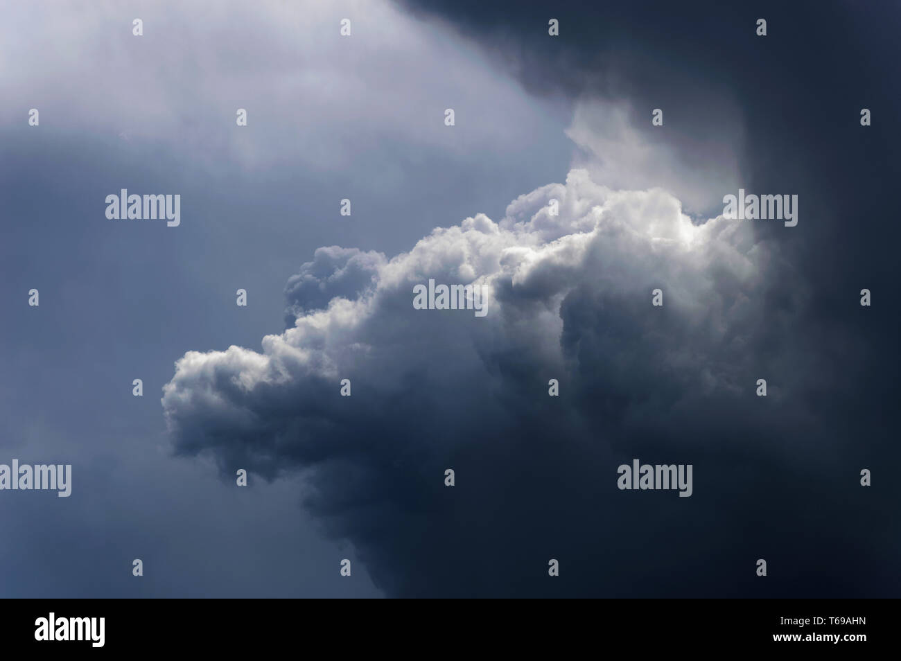 Thunder clouds hi-res stock photography and images - Alamy