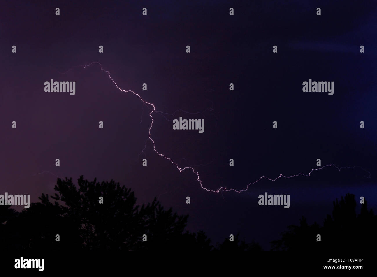 Thunderstorm and lightning hi-res stock photography and images - Alamy