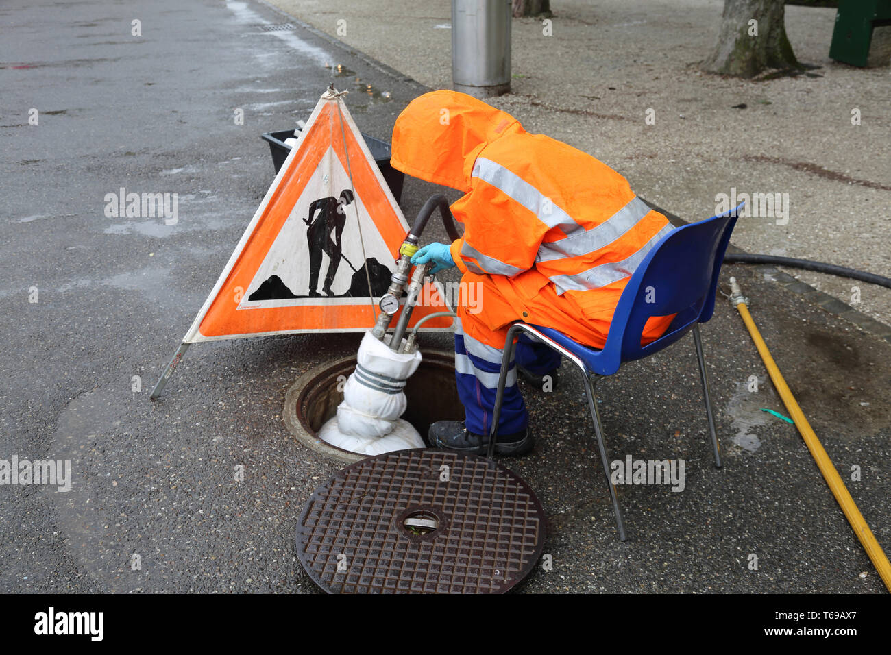 Worker in orange uniforms Stock Photo - Alamy