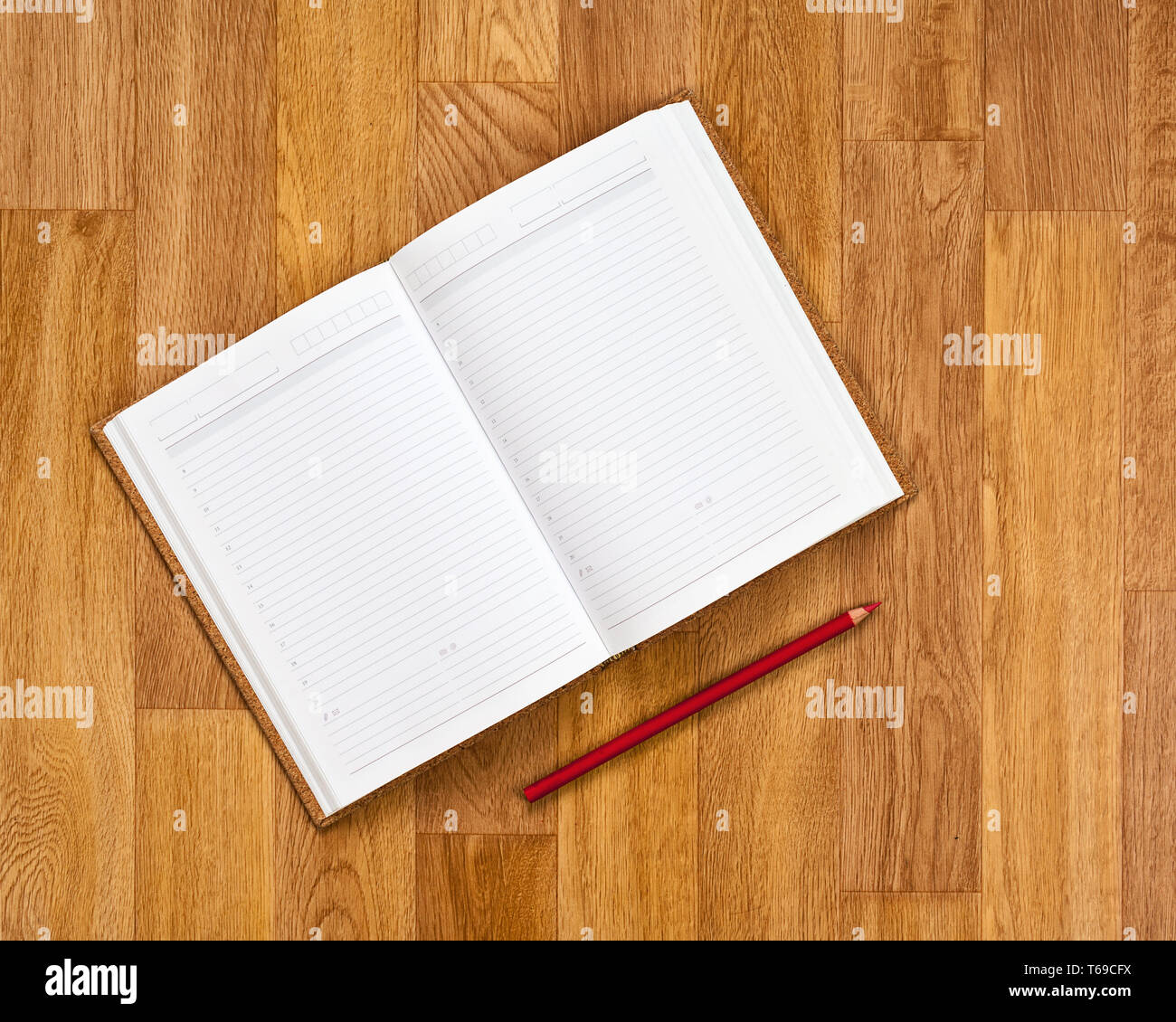Office table with notepad hi-res stock photography and images - Alamy