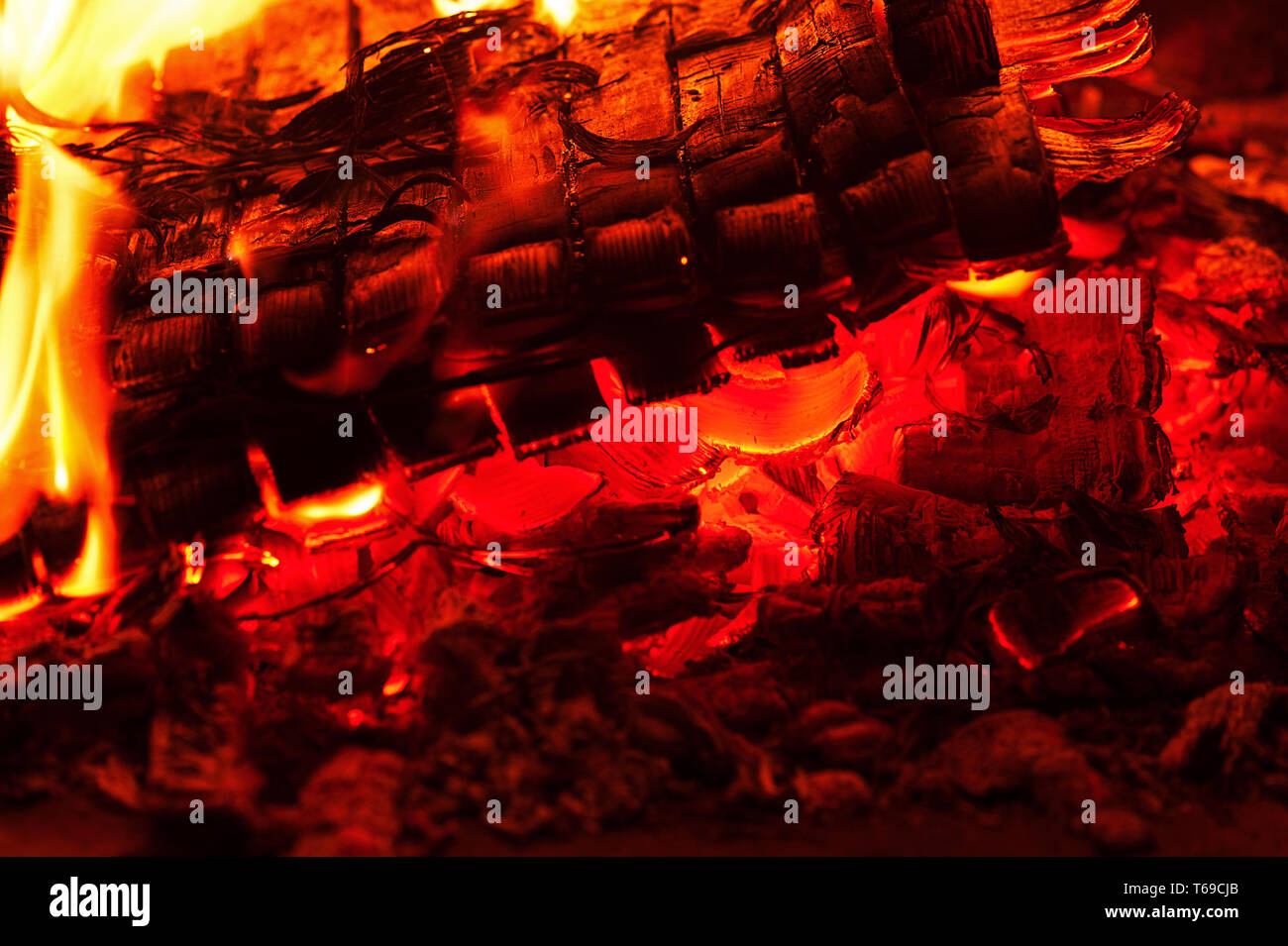 Glowing fire hi-res stock photography and images - Alamy