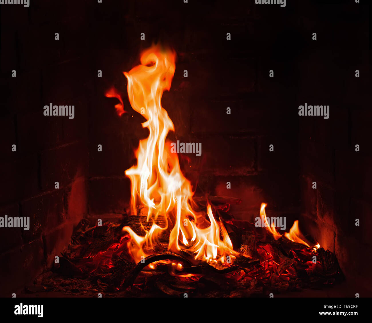 Glowing fire hi-res stock photography and images - Alamy