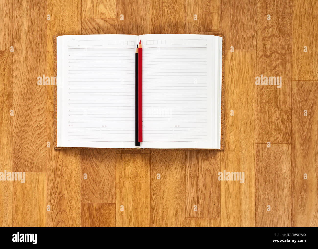 Office table with blank notepad hi-res stock photography and images - Alamy