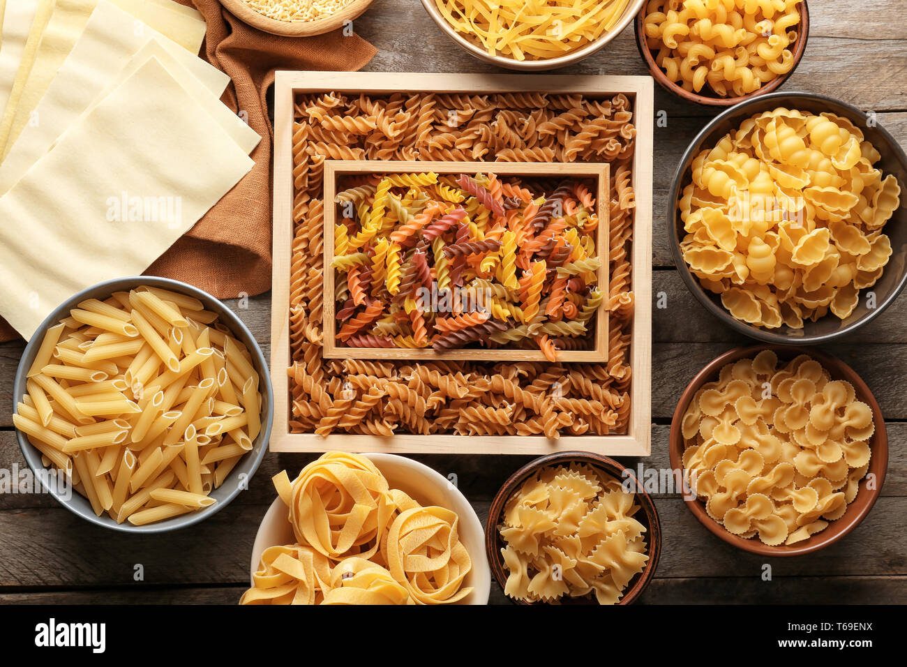 Uncooked lasagna noodles hi-res stock photography and images - Alamy
