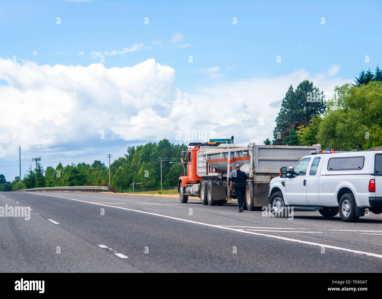 Inspecting semi trucks hi-res stock photography and images - Alamy