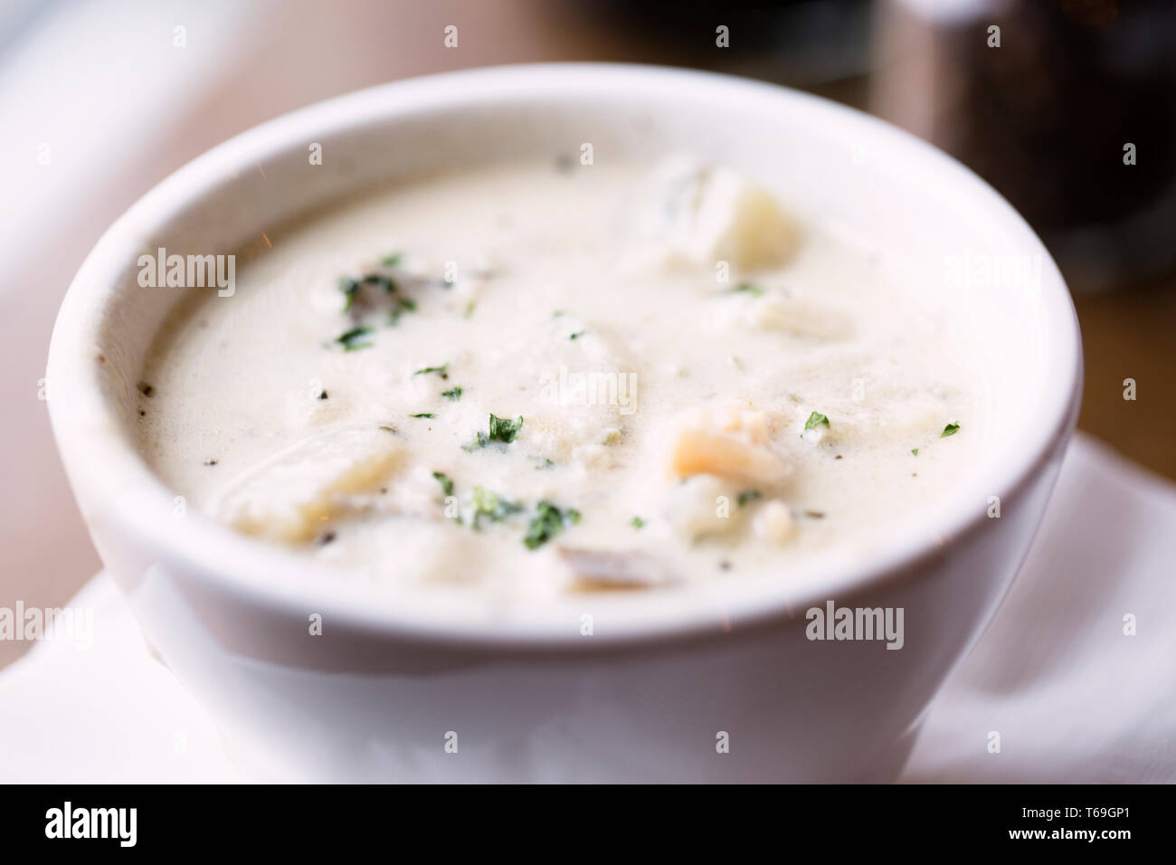 Creamy bowl of New England clam chowder, Wellfleet MA, USA Stock Photo ...