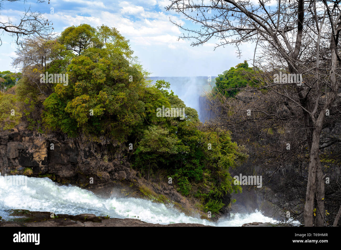 The Victoria falls with mist from water Stock Photo - Alamy