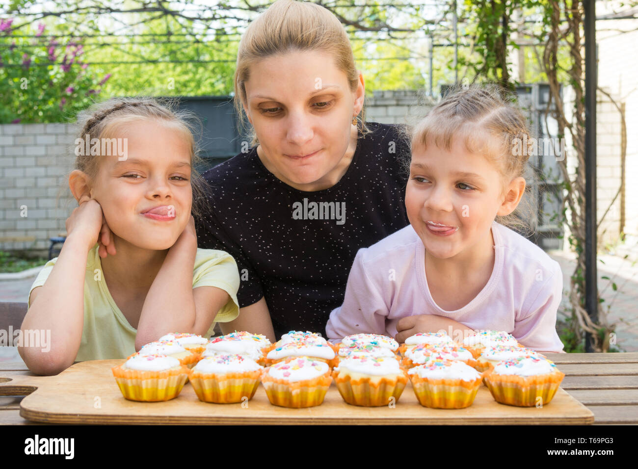 Salivate family hi-res stock photography and images - Alamy