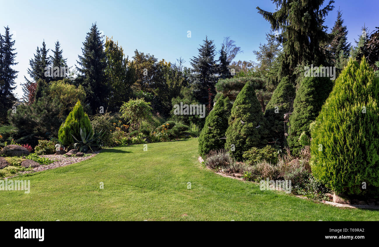 Beautiful summer garden design Stock Photo - Alamy