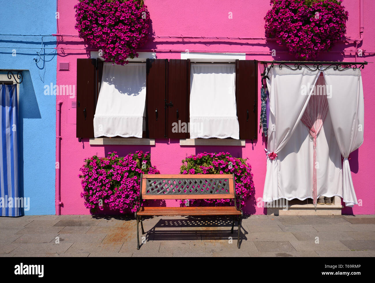 Park benc hi-res stock photography and images - Alamy