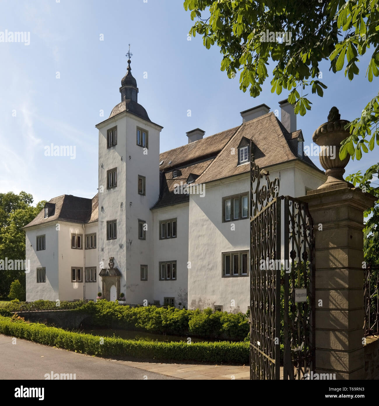 Castle of laer hi-res stock photography and images - Alamy