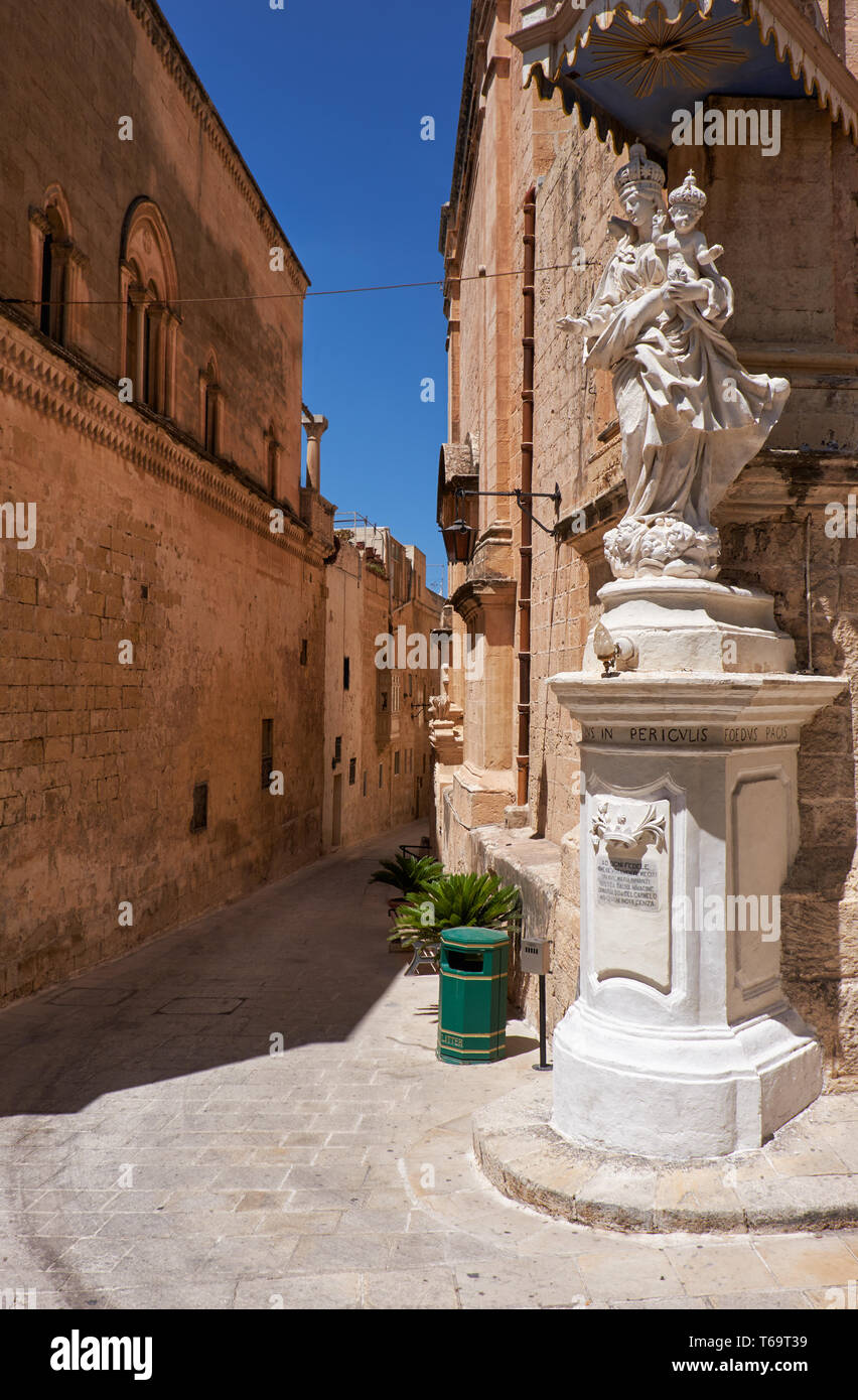 Statue of Virgin Mary with Jesus child near Carmelite Priory in Mdina ...