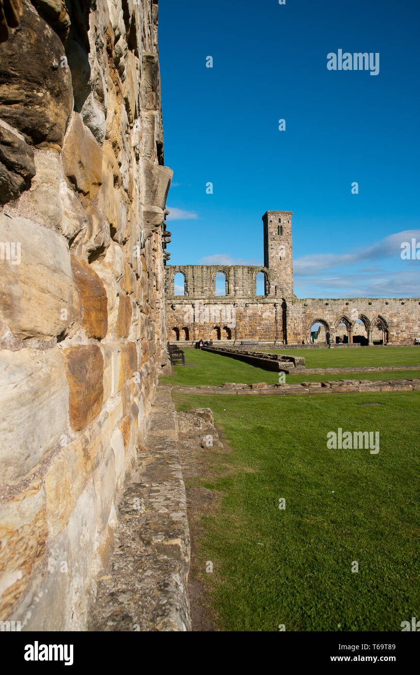 St andrews church tower cemetery hi-res stock photography and images ...