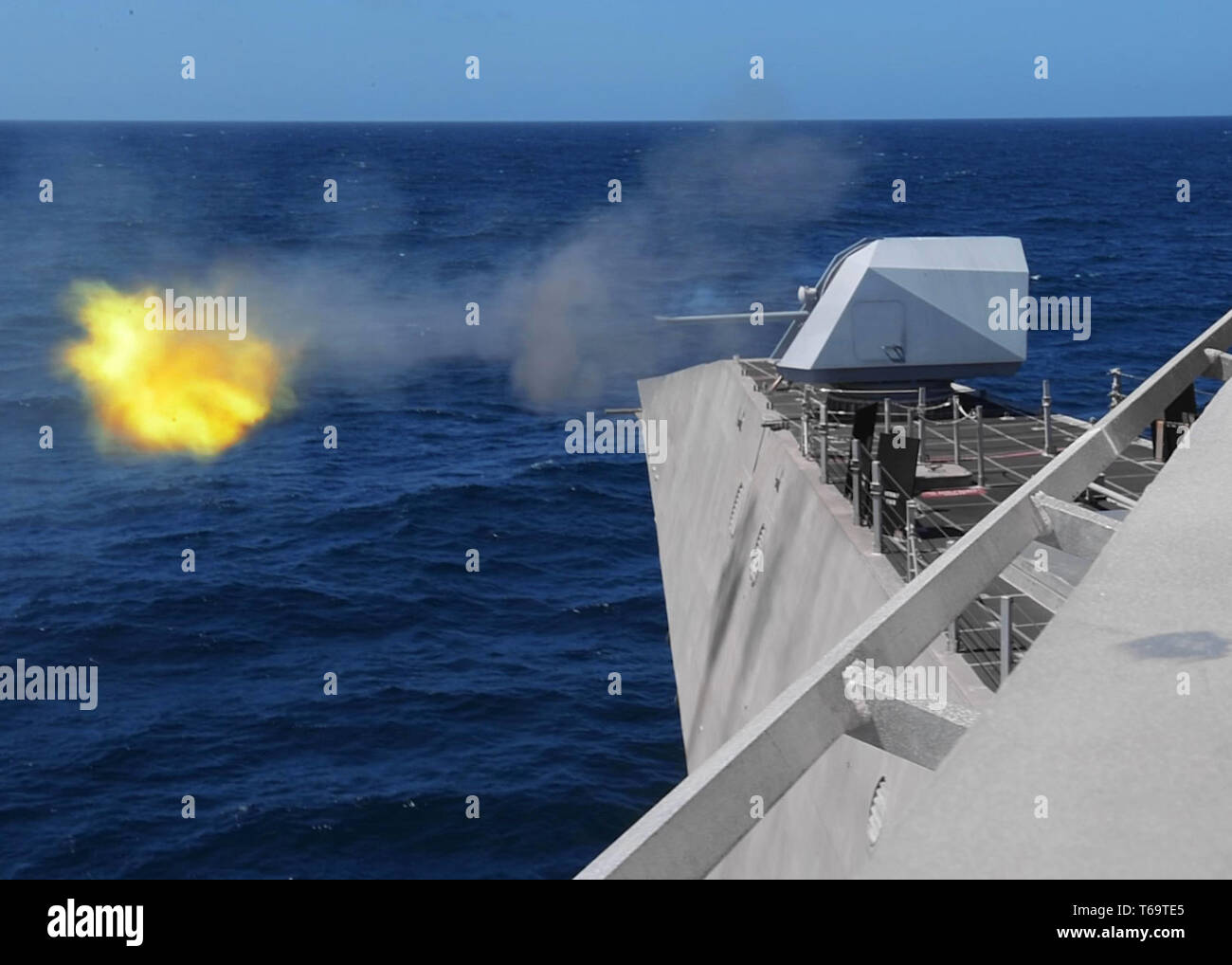 190421-N-IA905-2002 PACIFIC OCEAN (April 21, 2019) The Independence ...