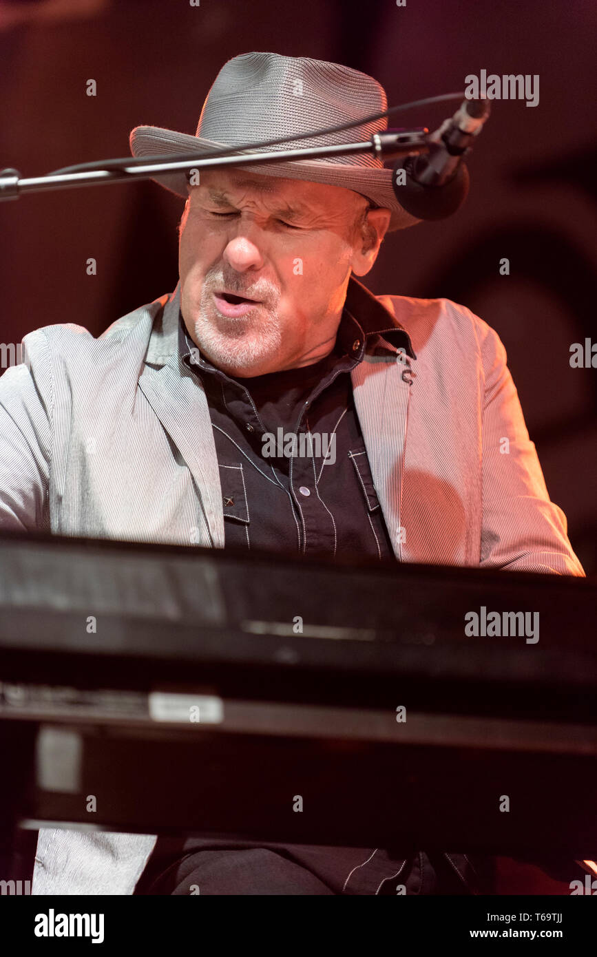 Paul carrack singer hi-res stock photography and images - Alamy