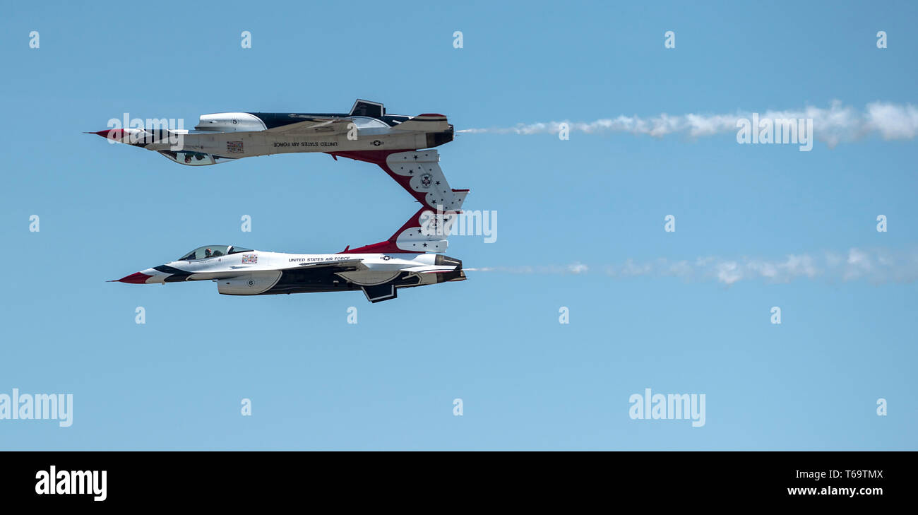 Maj. Matt Kimmel and Capt. Michelle Curran, U.S. Air Force Thunderbirds ...