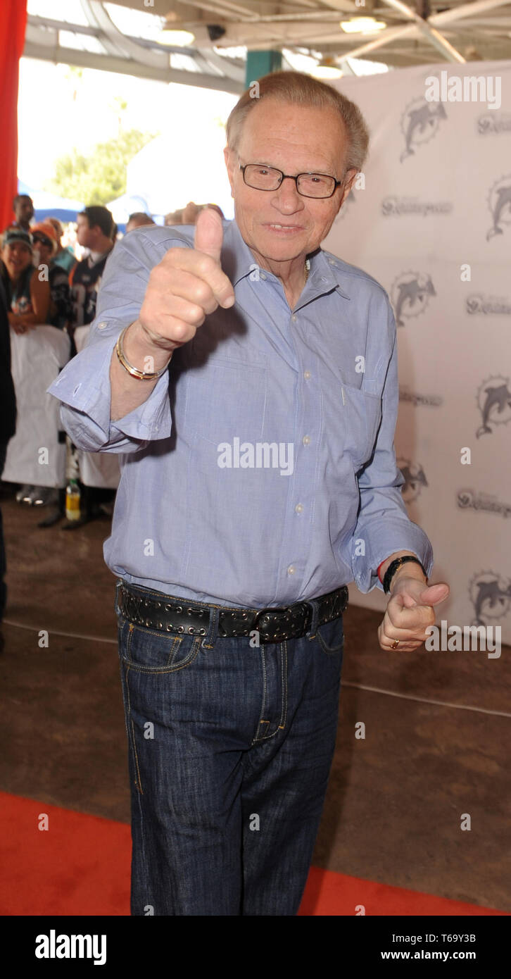 MIAMI - DECEMBER 06: Larry King attends the Miami Dolphins Vs New ...