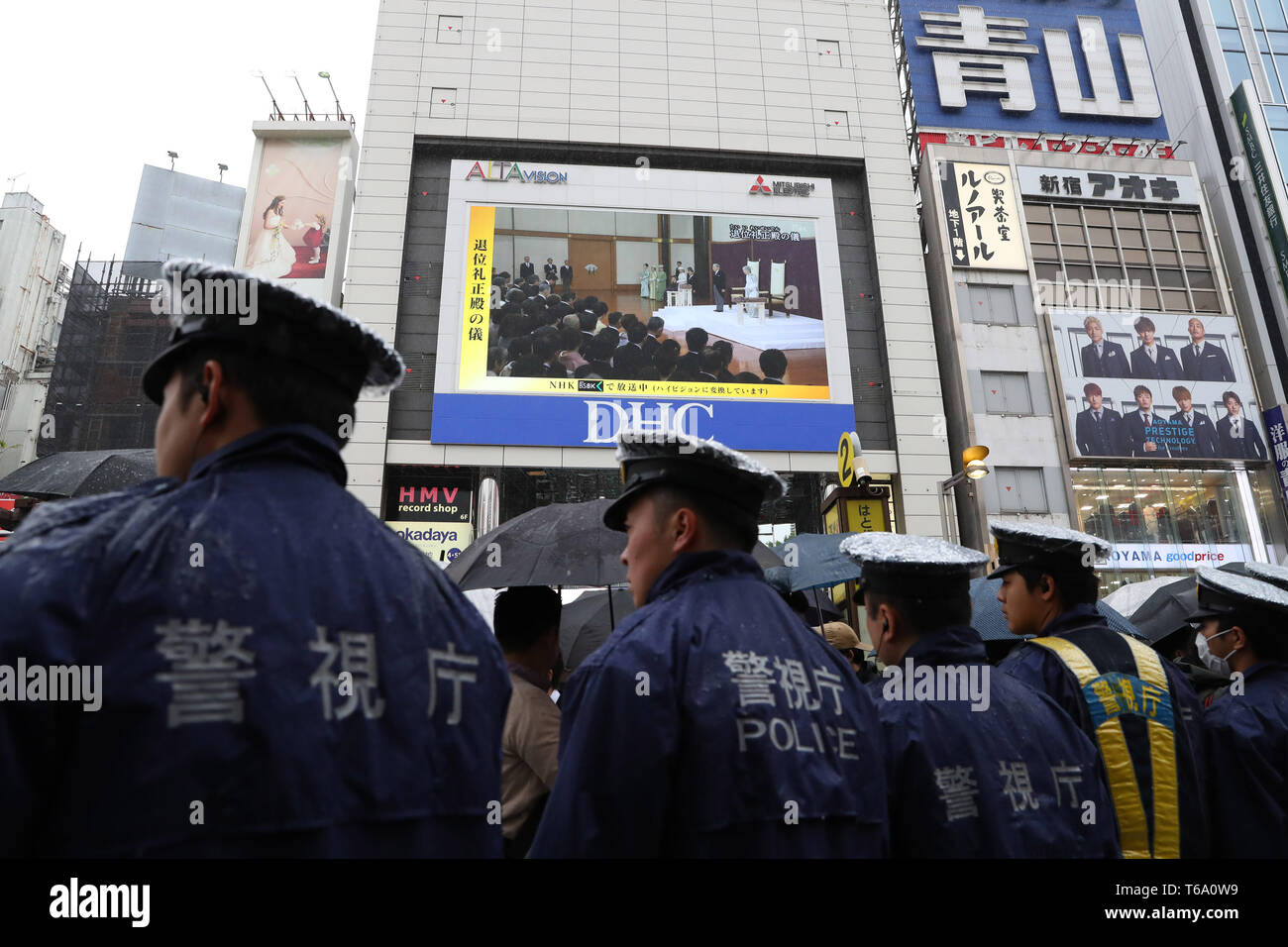 Tokyo, Japan. 30th Apr, 2019. People watch a large screen showing Japan ...