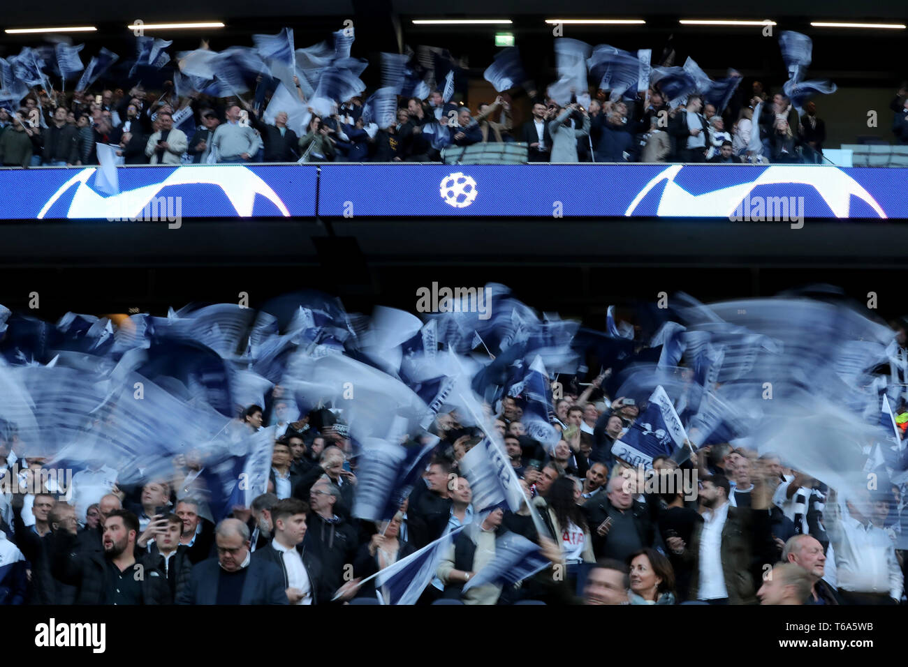 Tottenham Hotspur Fans High Resolution Stock Photography and Images - Alamy