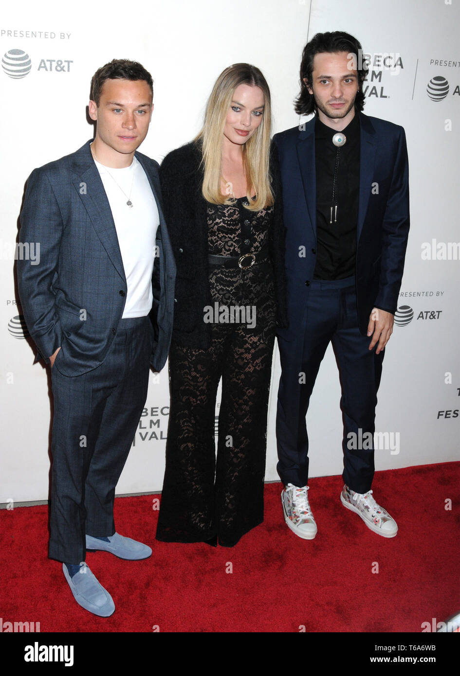 Margot robbie finn cole hi-res stock photography and images - Alamy