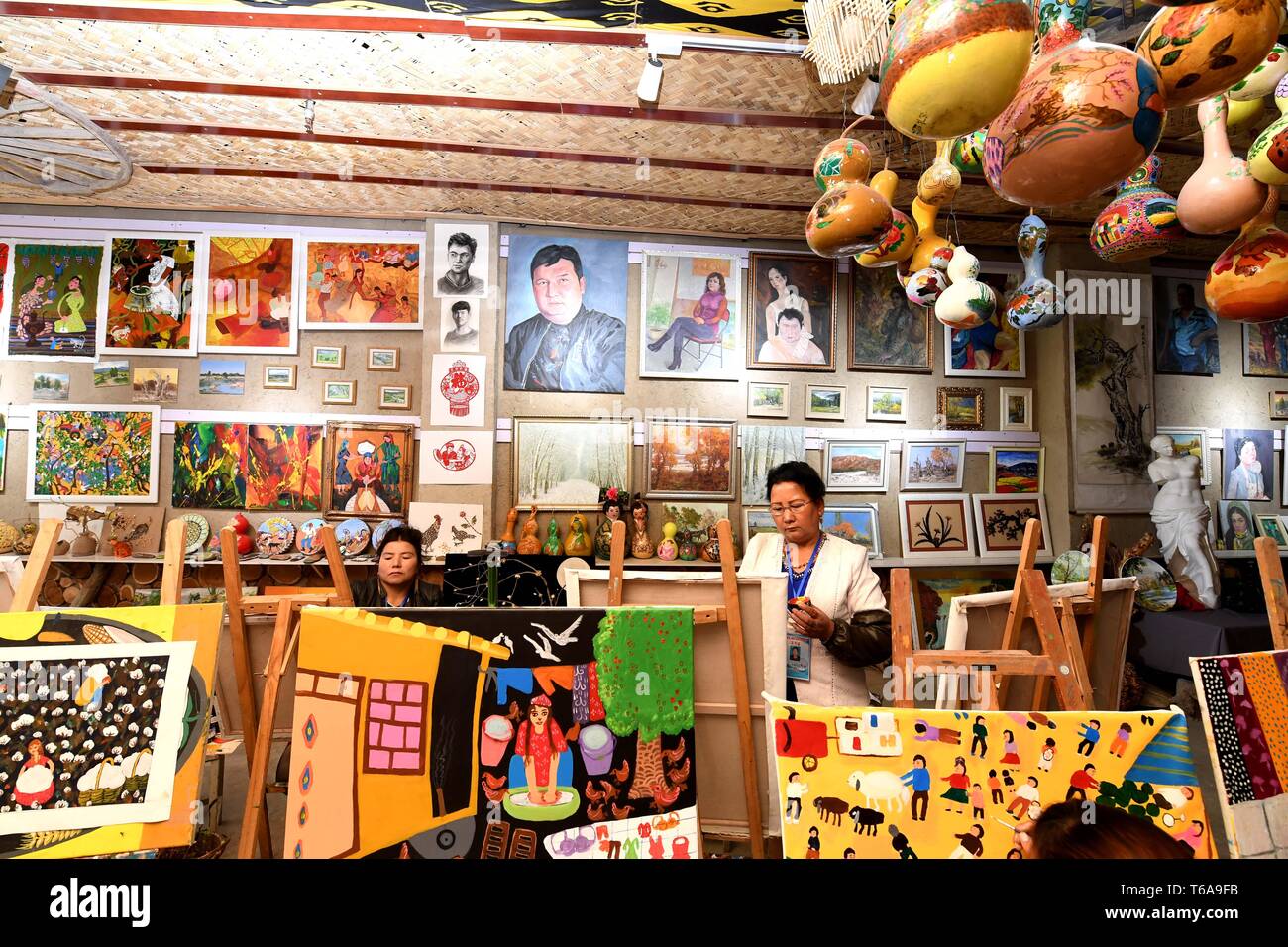 Awat, China's Xinjiang Uygur Autonomous Region. 30th Apr, 2019. Farmer ...