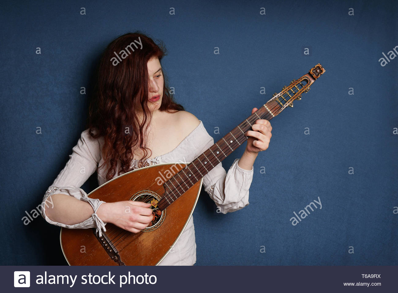 Playing Lute Stock Photos & Playing Lute Stock Images - Alamy