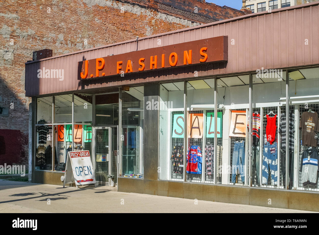 Buildings on Main Street Mall in downtown Buffalo Stock Photo - Alamy