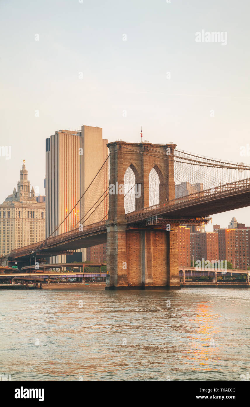 Lower Manhattan cityscape with the Brooklyn bridge Stock Photo - Alamy