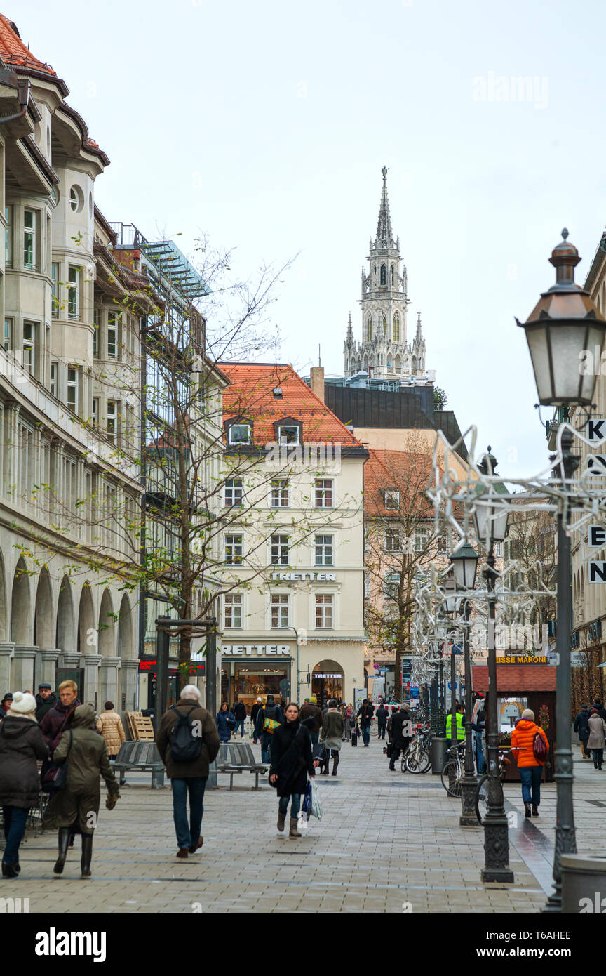 Crowded street in munich hi-res stock photography and images - Alamy