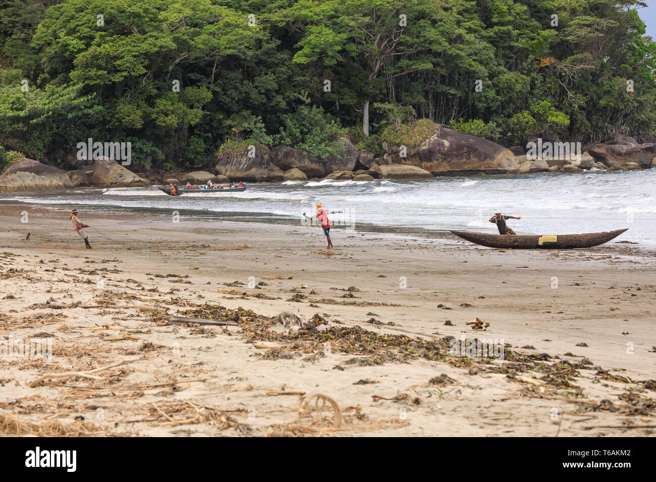 Native Malagasy fishermen fishing on sea, Madagascar Stock Photo - Alamy