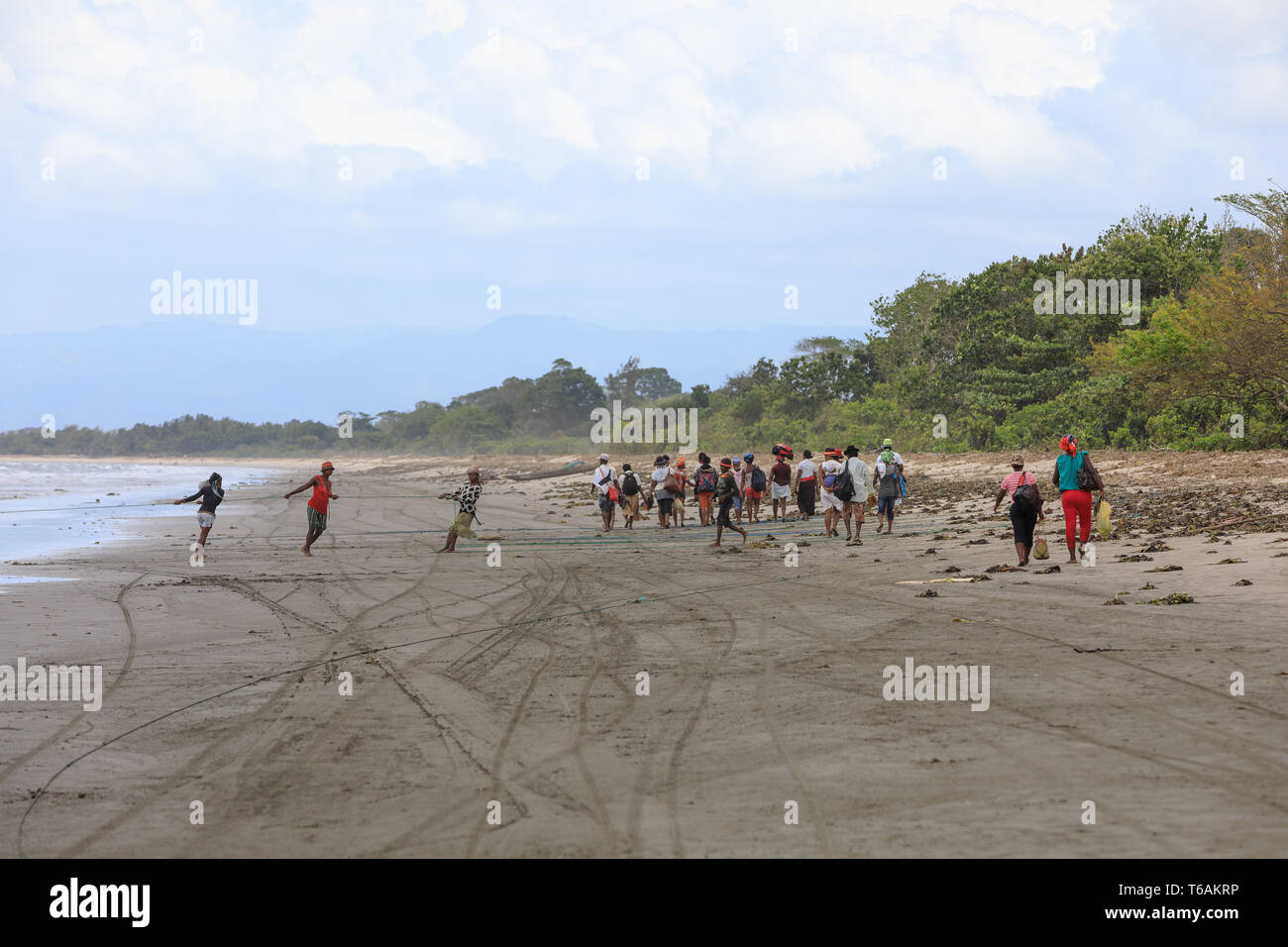 Native Malagasy fishermen fishing on sea, Madagascar Stock Photo - Alamy