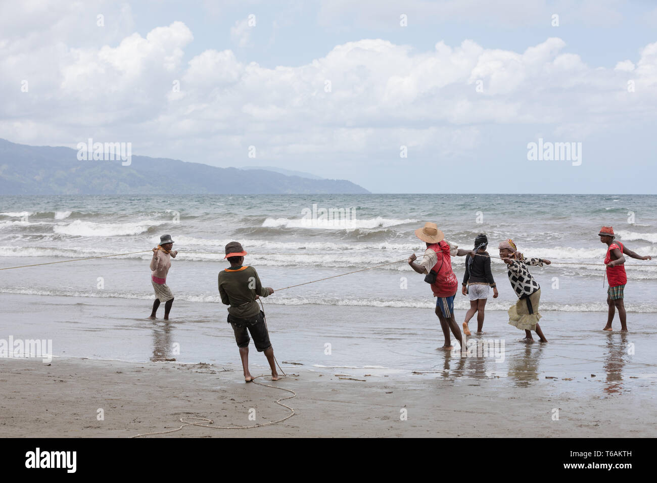 Native Malagasy fishermen fishing on sea, Madagascar Stock Photo - Alamy