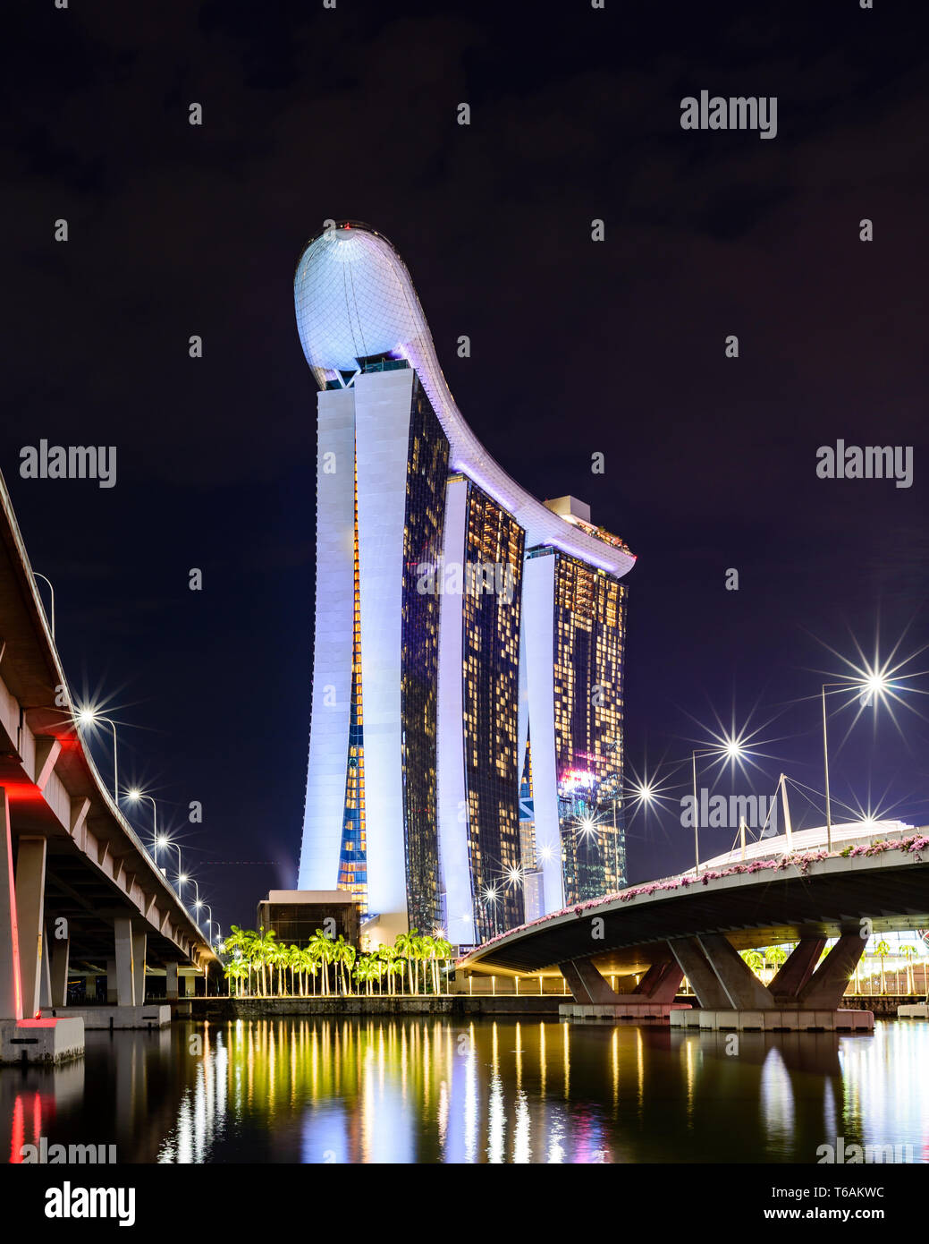 Night view of marina bay sand hi-res stock photography and images - Alamy