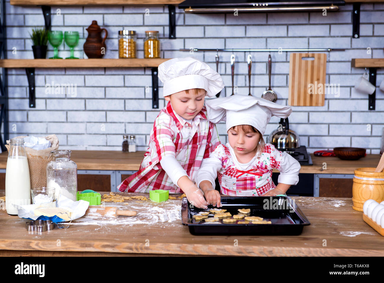 Spread on baking sheet hi-res stock photography and images - Alamy